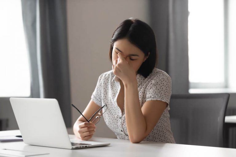 8 Ways to Prevent Digital Eye Strain While Using Screens